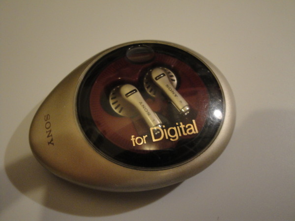 …The Ones หนึ่งนี้ “ดัง” ในอดีต…: SONY MDR-E484 - What HI-FI? Thailand