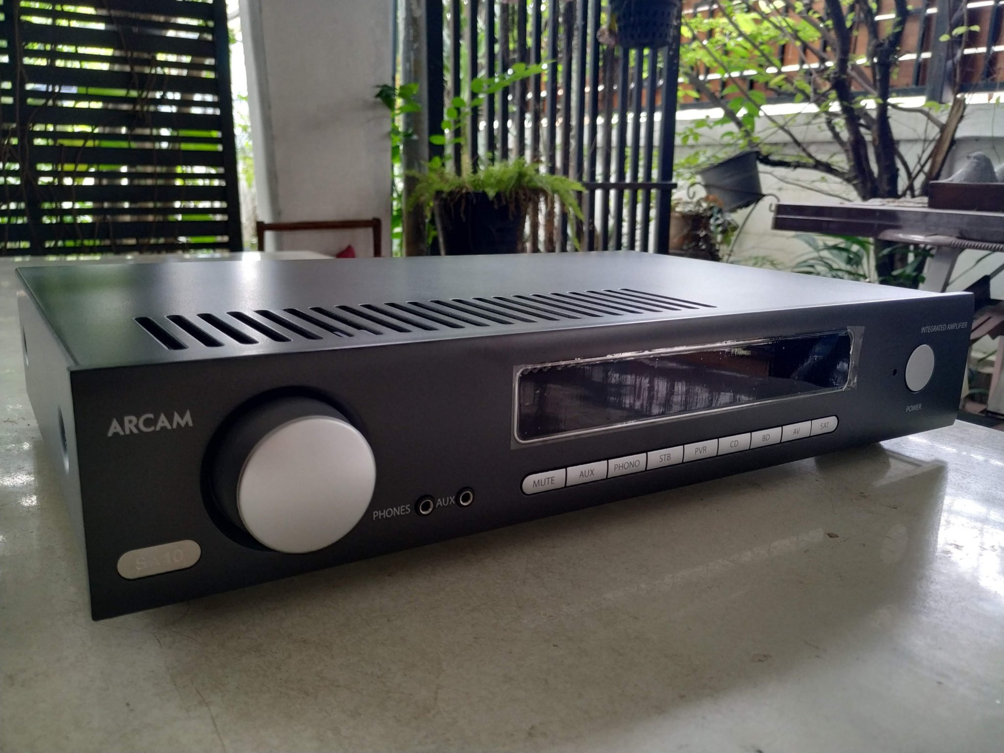 ARCAM SA10 Integrated Amplifier - What HI-FI? Thailand