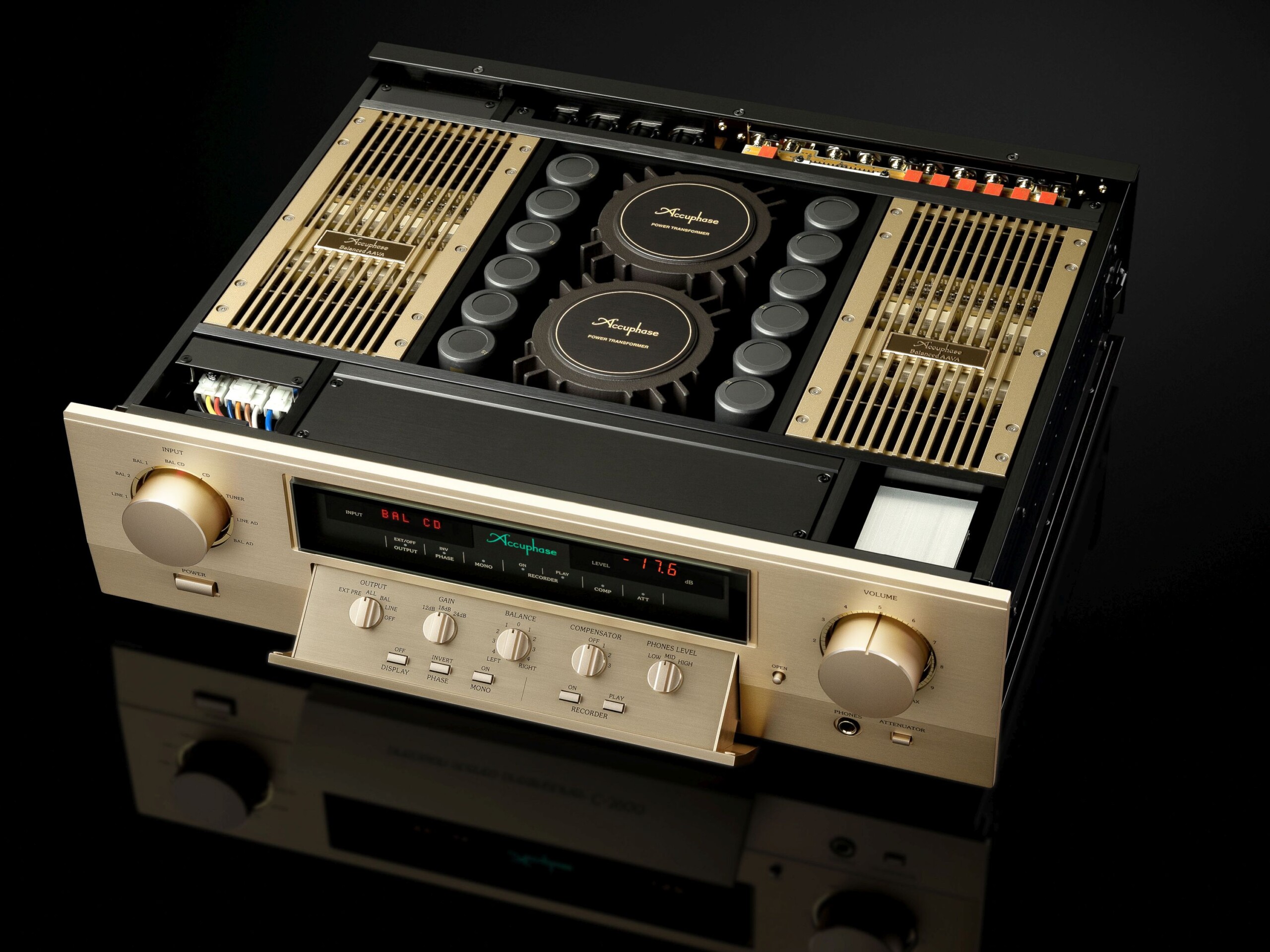 Accuphase C-3900 ปรีแอมป์รุ่นเรือธงฉลองครบรอบ 50 ปี - What HI-FI? Thailand