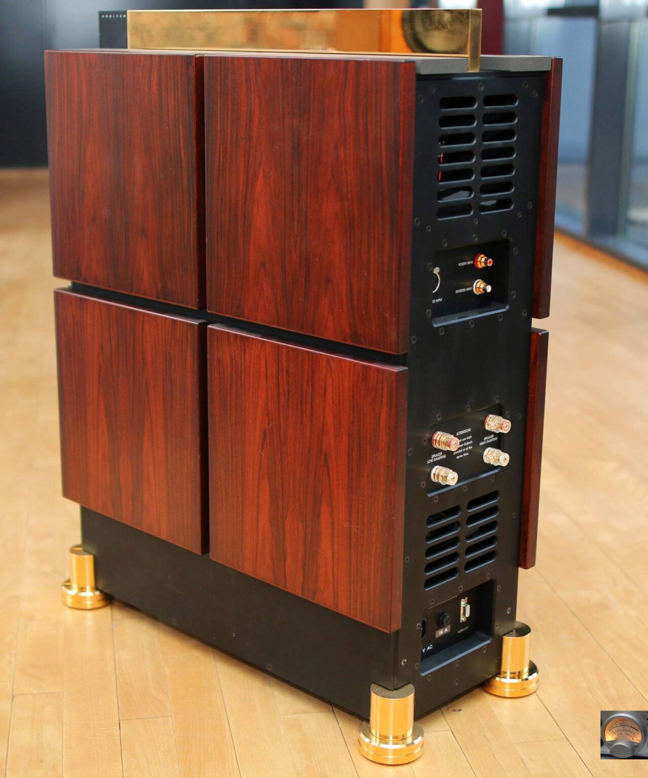 เครื่องนี้น่าสน... Dynaudio “Arbiter” monoblock power amplifiers and ...